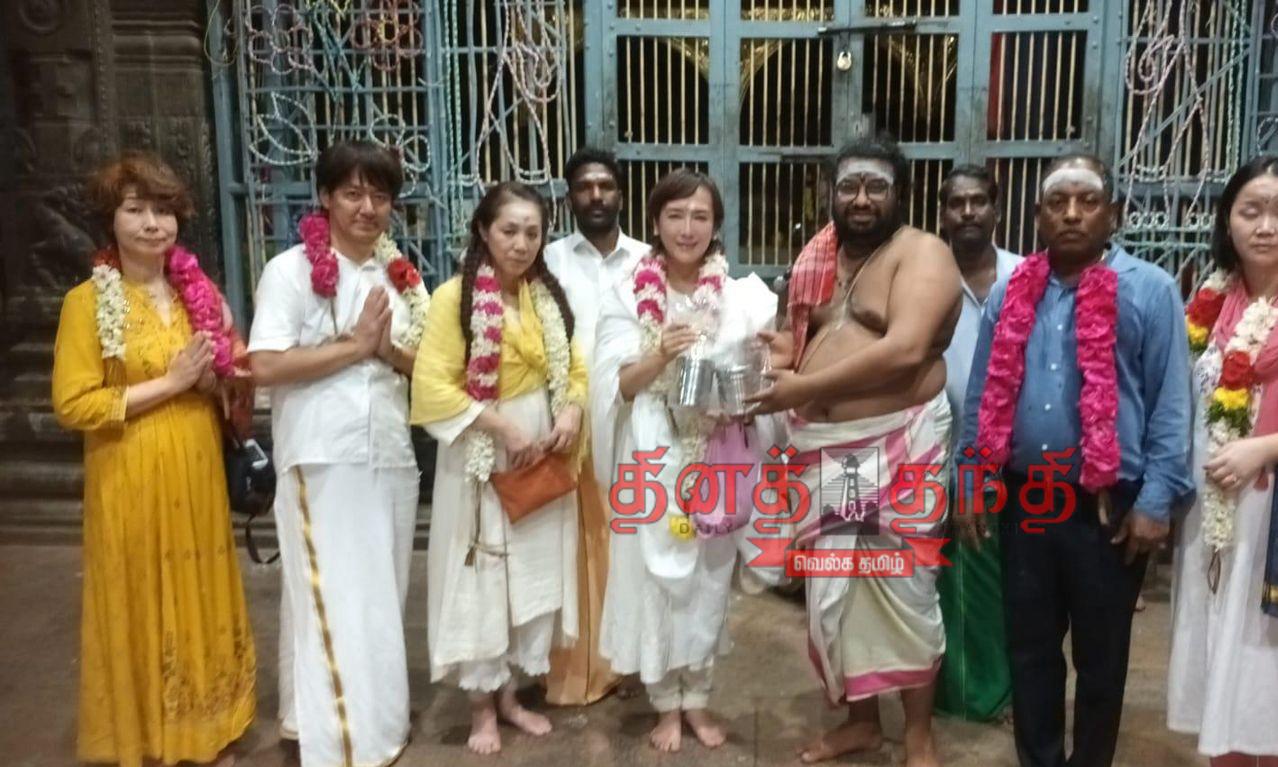 Darshan of people from Japan | ஜப்பான் நாட்டை சேர்ந்தவர்கள் தரிசனம்