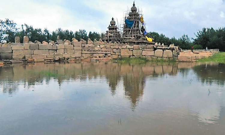 The Mamallapuram beach temple is beautifully presented in the rain ...