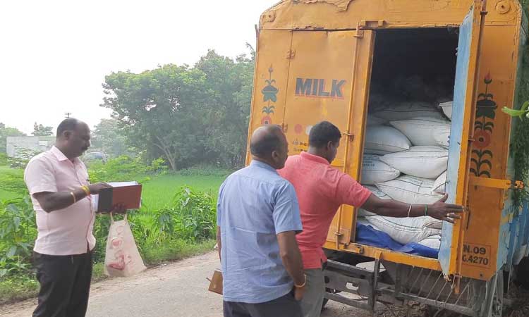 5 tons of ration rice bags tried to be smuggled in a cargo vehicle were ...