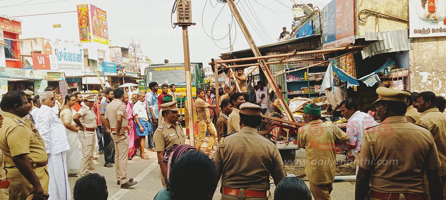 harur | அரூர் பஸ் நிலையத்தில் ஆக்கிரமிப்புகள் அகற்றம்