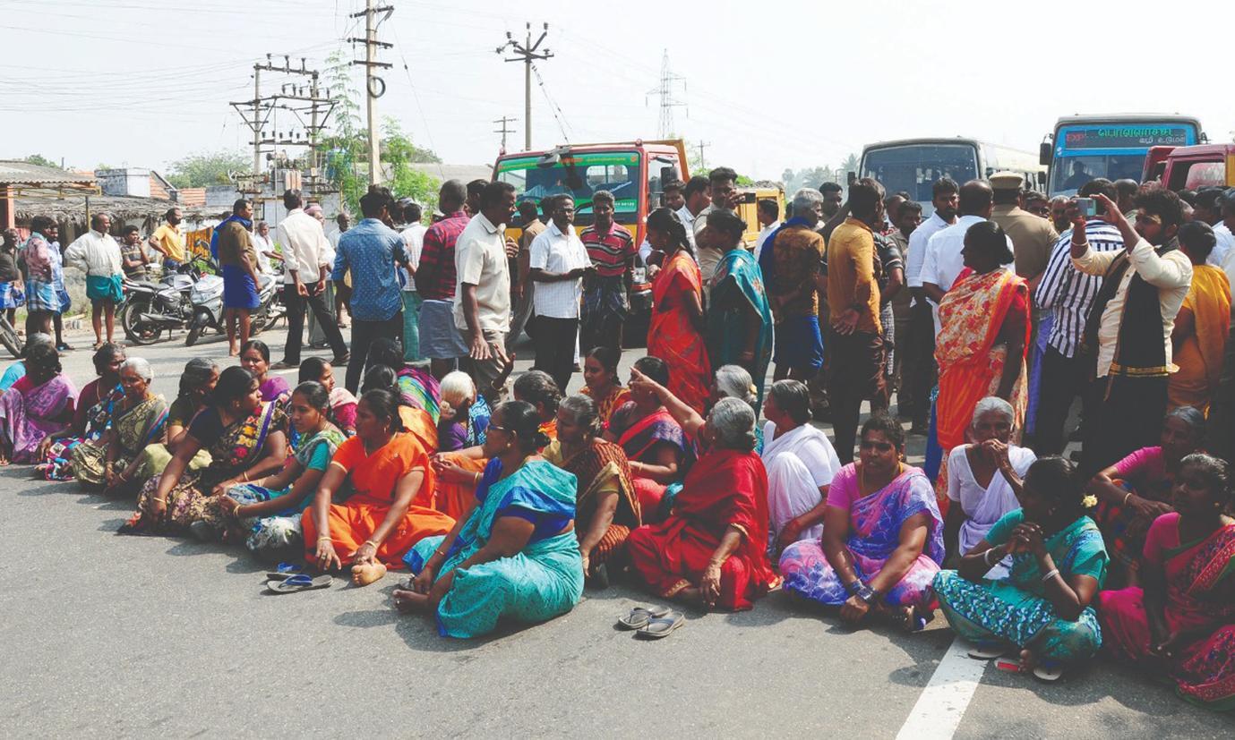 road mariyal | தேசிய நெடுஞ்சாலையில் பொதுமக்கள் சாலைமறியல்