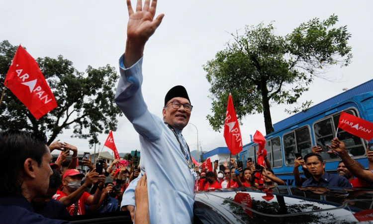 Malaysia’s Anwar becomes prime minister, ending decades-long wait | மலேசியாவின் 10வது பிரதமராக ...