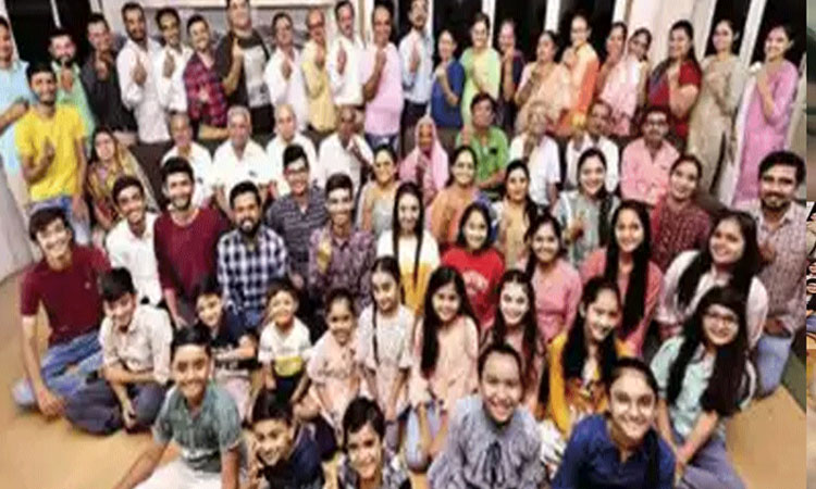 Gujarat elections 2022: This jumbo family in Kamrej stays together ...