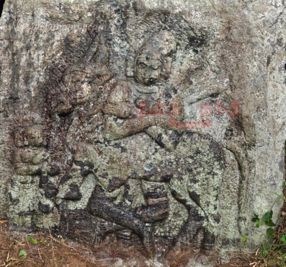 middle stone | 300 ஆண்டு பழமையான நடுகல் கண்டுபிடிப்பு