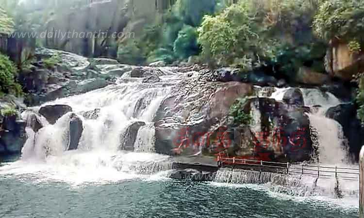 163 mm in mancholai. the rain | மாஞ்சோலையில் 163 மி.மீ. மழை பெய்தது