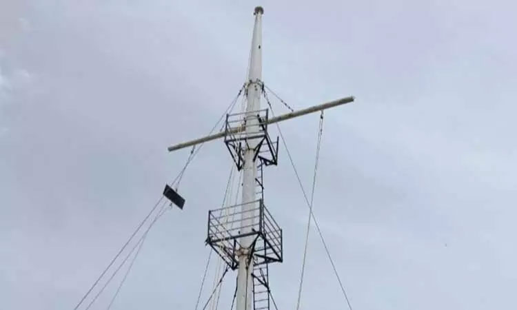 No.1 storm warning cage hoisted at Tamil Nadu and Puducherry ports ...