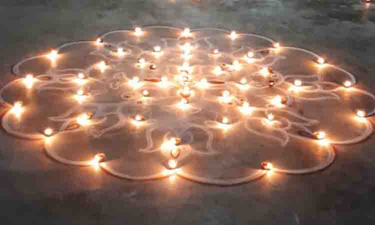 Women lit Akal lamp in every house and worshiped | வீடுகள்தோறும் ...