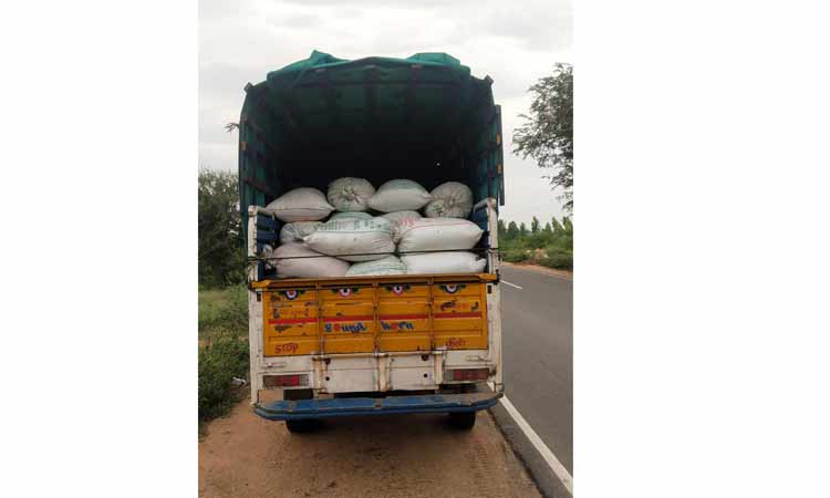 Smuggling of 2½ tonnes of ration rice in cargo van | சரக்கு வேனில் 2½ ...