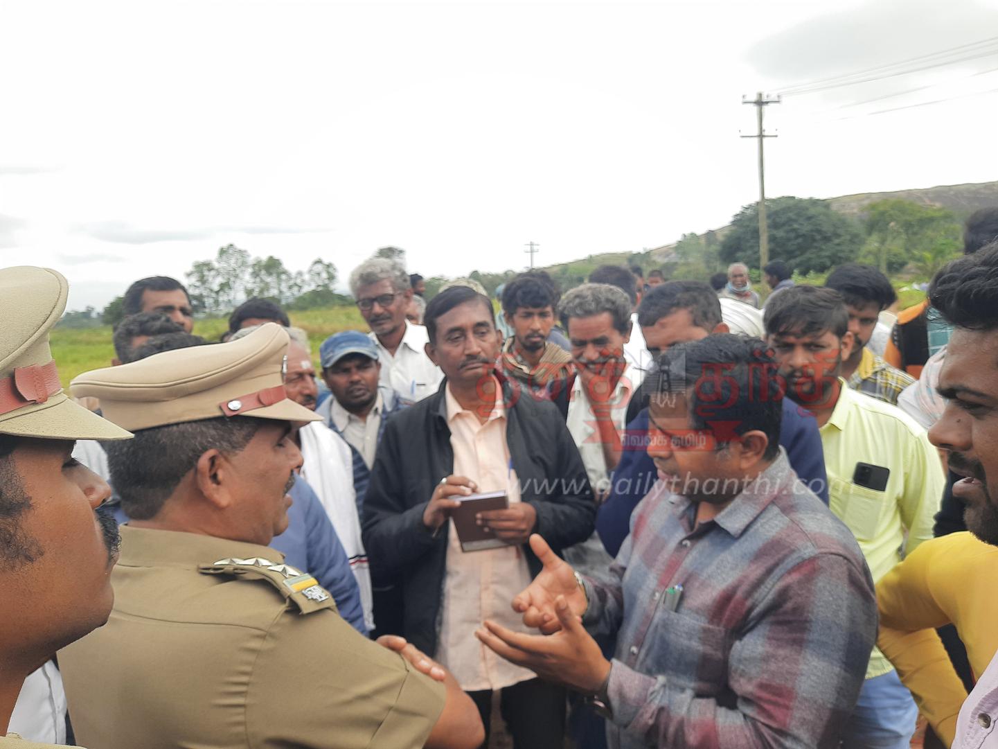 Farmers argue with forest department | வனத்துறையினருடன், விவசாயிகள் ...