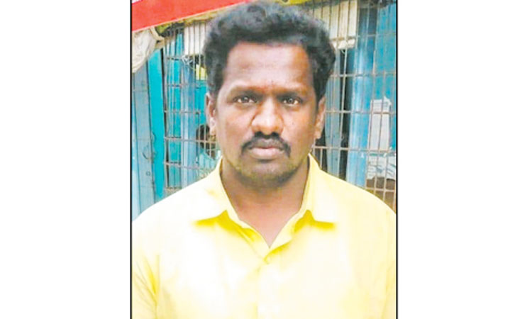 100 feet high flag pole fell and ADMK. Volunteer dies | 100 அடி உயர ...