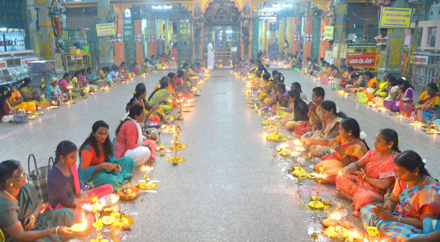 Lighting and Puja | மார்கழி மாத பிறப்பையொட்டி கோவில்களில் திருவிளக்கு ...