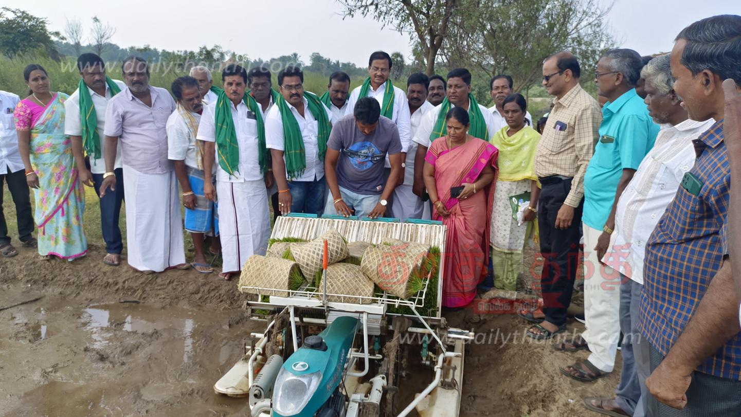 Paddy planting by machine | எந்திரம் மூலம் நெல் நடவு செய்யும் பணி