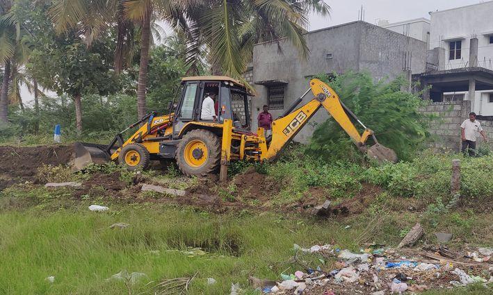 Removal of lake encroachment | ஏரி ஆக்கிரமிப்பு அகற்றம்
