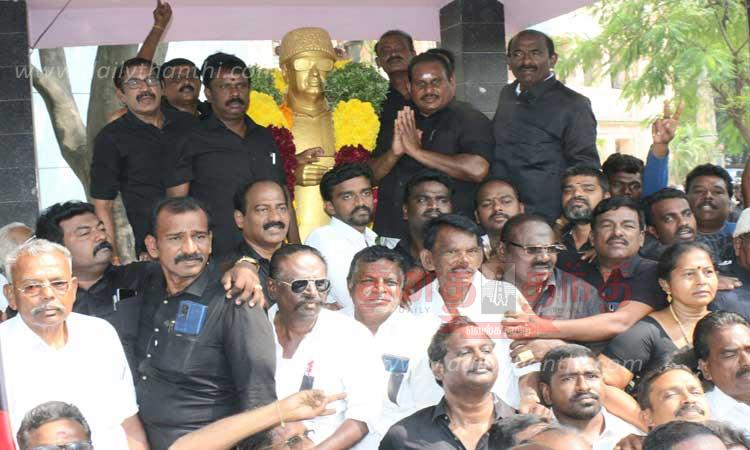 MGR ADMK members garlanded the statue and honored it | எம்.ஜி.ஆர் ...