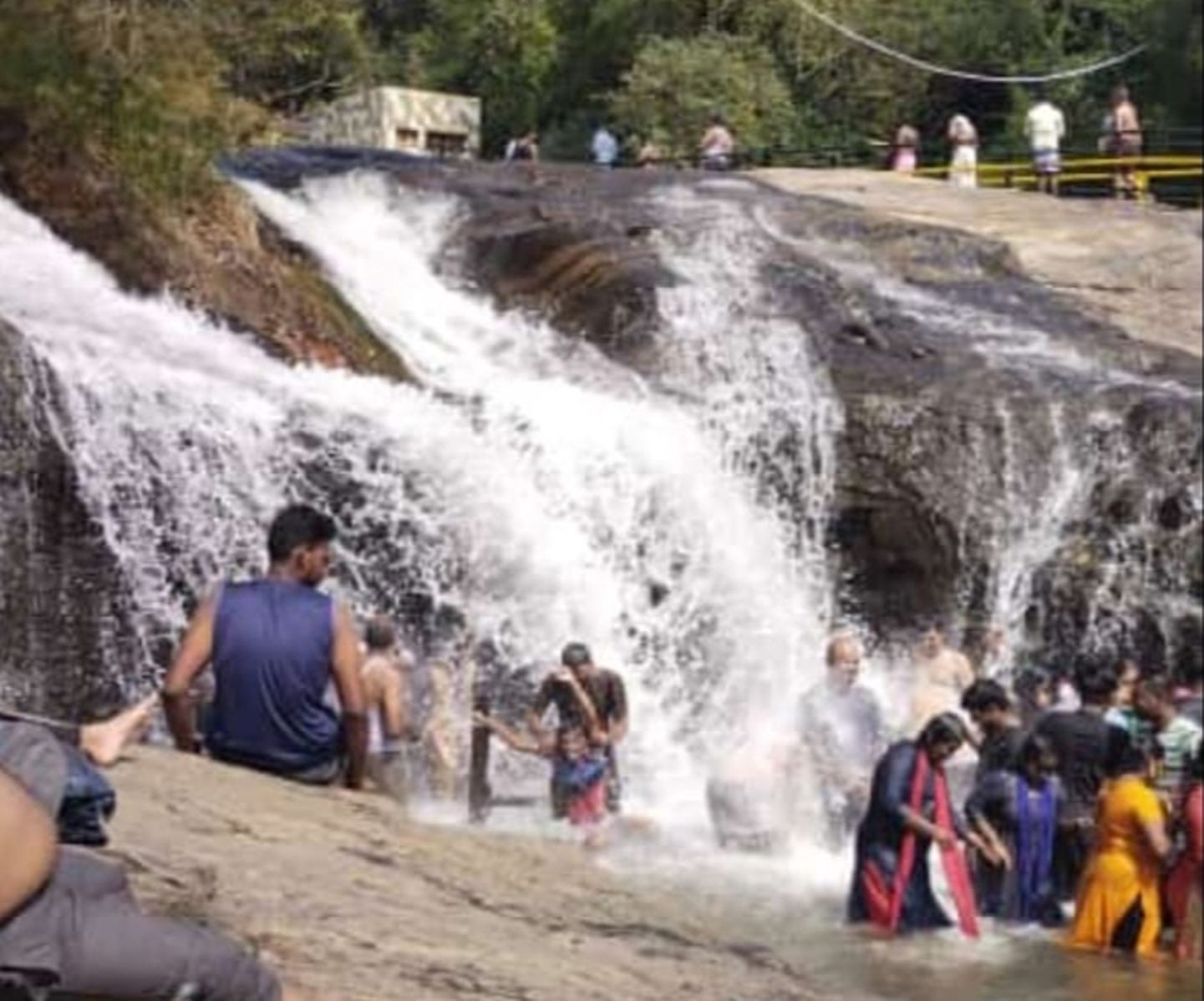 Tourists enjoy bathing in Kumbakarai Falls | கும்பக்கரை அருவியில் ...