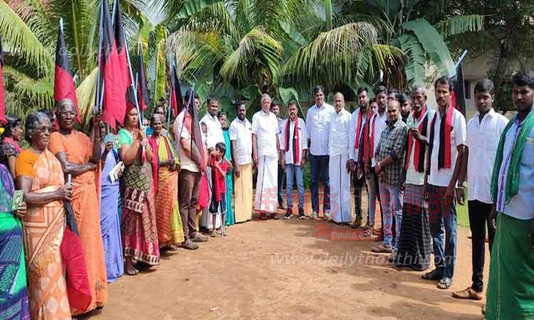 ADMK members joined DMK | அ.தி.மு.க.வினர் தி.மு.க.வில் இணைந்தனர்