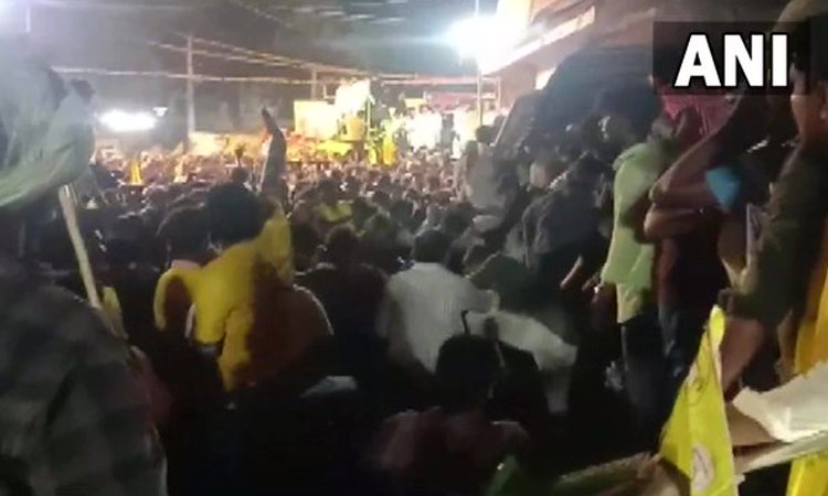 8 killed in stampede at Chandrababu rally in Kandukuru | சந்திரபாபு ...