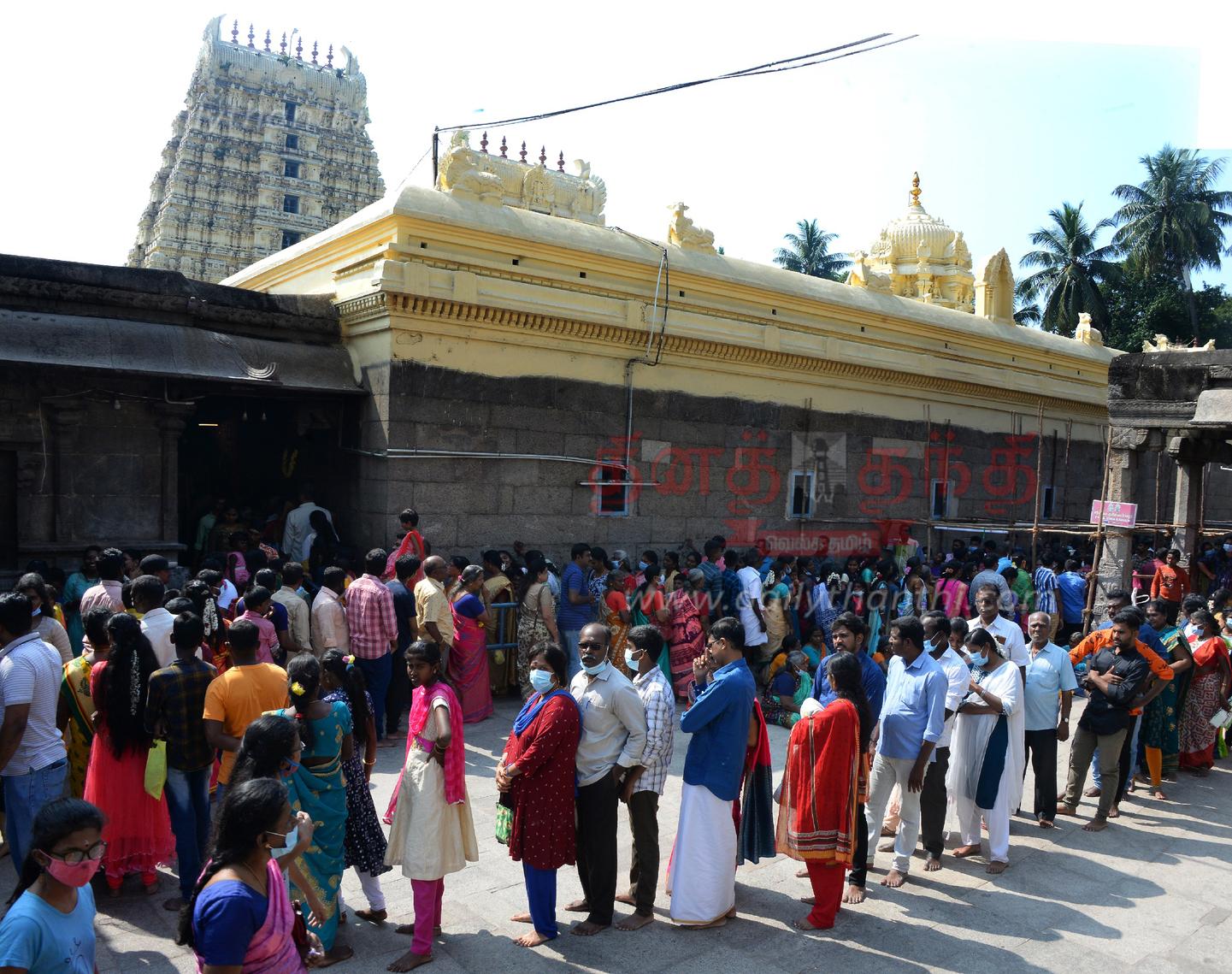 Crowd of people in Vellore Fort | வேலூர் கோட்டையில் பொதுமக்கள் கூட்டம் ...