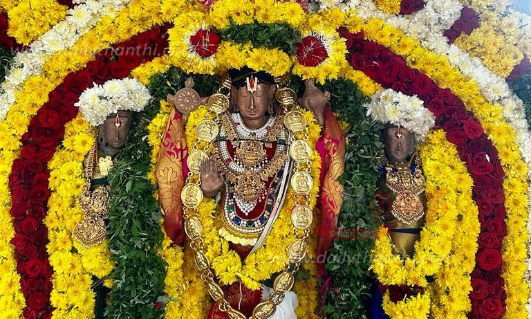 Opening of the gate of heaven at Renganatha Perumal temple | ரெங்கநாத ...