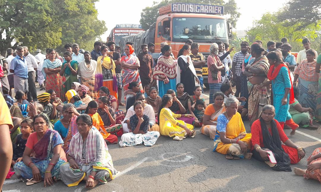 mariyal | தாராபுரம்-கரூர் சாலையில் பொதுமக்கள் மறியல்