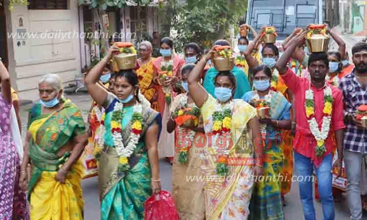 Devotees take a milk jug and take a procession | பக்தர்கள் பால்குடம் ...