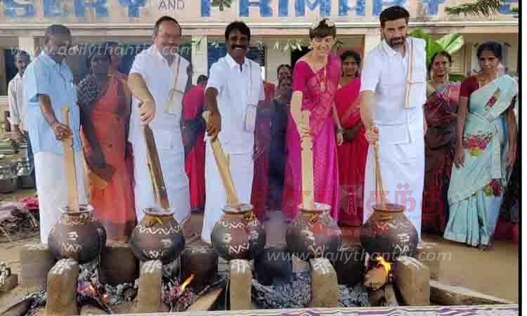 Foreigners who celebrated Pongal wearing vetti and saree | வேட்டி, சேலை ...