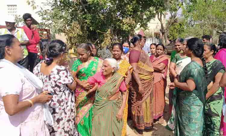 Citizens block cell phone tower protest-employees | செல்போன் கோபுரம் ...