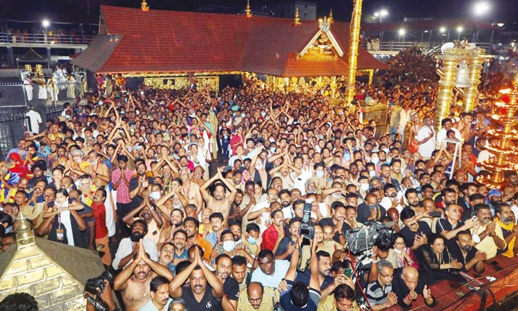 Special Deeparathan for Ayyappan in Thiruvabharanam: Makara Jyothi ...