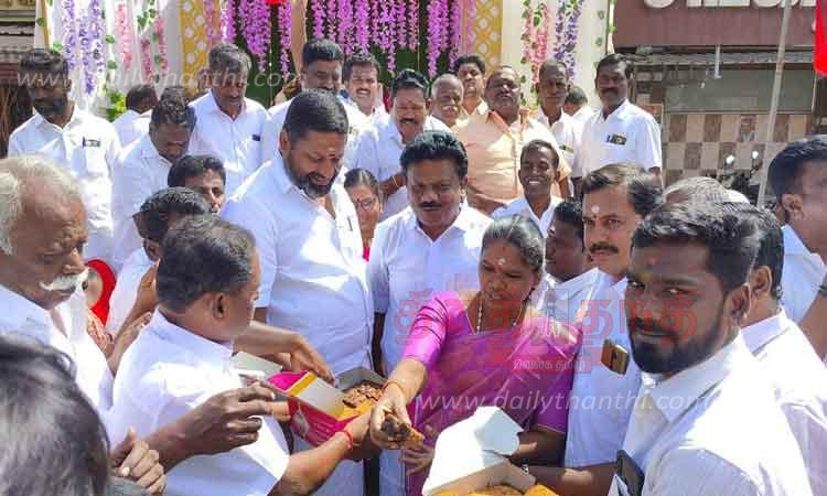 MGR Birthday party | எம்.ஜி.ஆர். பிறந்த நாள் விழா கொண்டாட்டம்