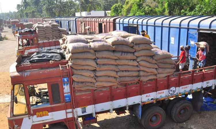 2,600 tonnes of ration rice arrived by freight train | சரக்கு ரெயிலில் ...