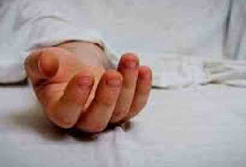 Rotting male corpse | அழுகிய நிலையில் ஆண் பிணம்