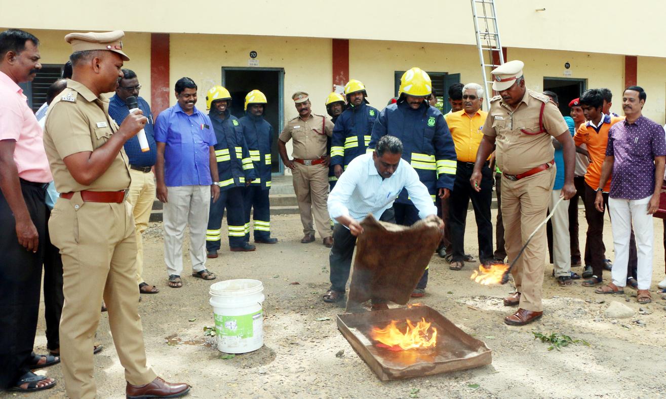 Demonstration training on disaster recovery | பேரிடர் மீட்பு குறித்த ...