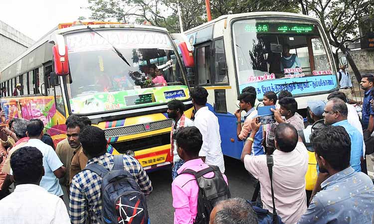 Government-Private Bus Clash in Trichy | திருச்சியில் அரசு-தனியார் ...