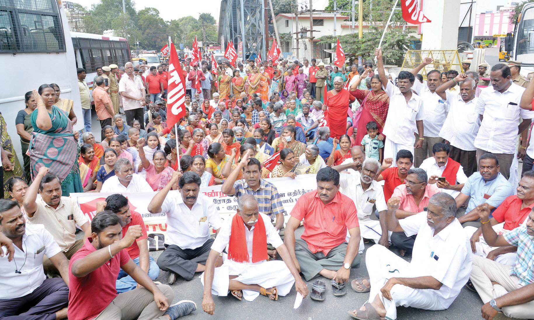 salai mariyal | மத்திய அரசின் தொழிலாளர் விரோதப்போக்கை கண்டித்து மறியல்