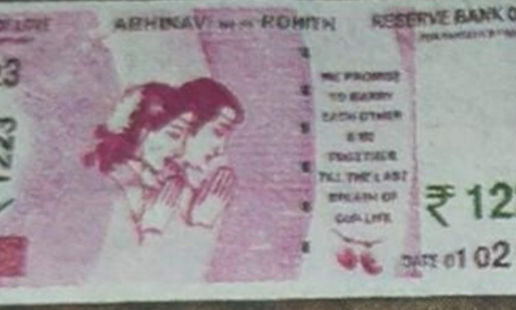 Wedding invitation in the form of 2000 rupees note - relatives in ...