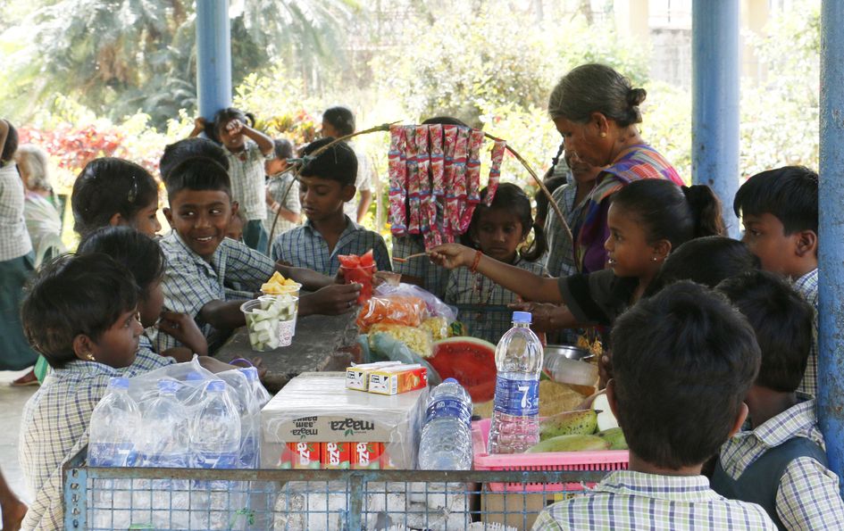 Prohibited excessive use of plastic: Unhygienic Foods at Tourist Places ...