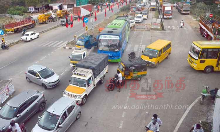 30 minutes of traffic disruption due to broken down truck | பழுதான ...