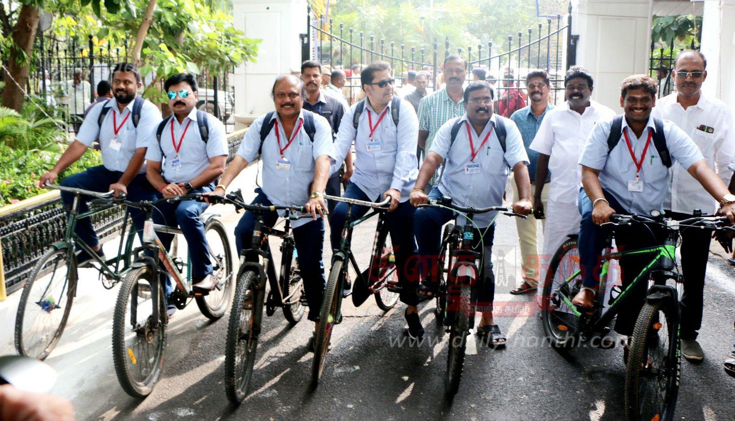 He was wearing a school uniform and came on a bicycle DMK MLAs | பள்ளி ...