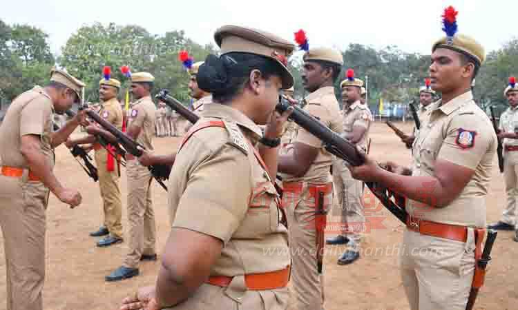 Joint parade training for Armed Forces Police completed | ஆயுதப்படை ...