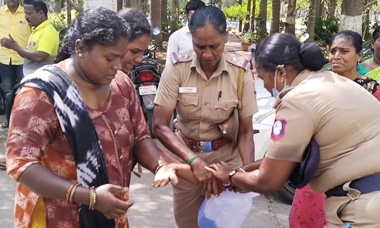 7 people belonging to the same family tried to set fire to the ...