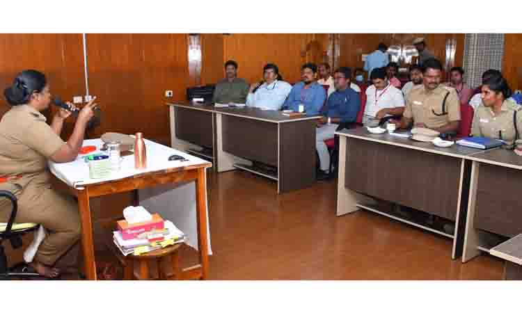 ATM A night watchman should be appointed for the centres | ஏ.டி.எம் ...