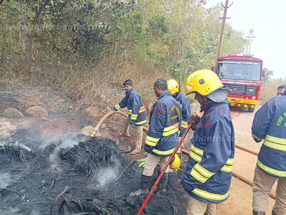 Roadside fire | சாலைேயாரம் தீ விபத்து