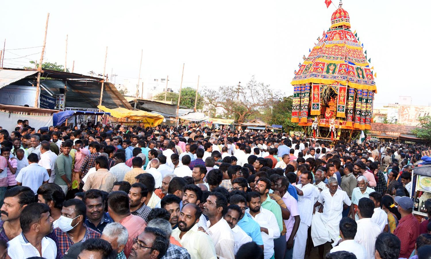 kovil ther | வீரக்குமாரசாமி கோவில் 2-ம் நாள் தேரோட்டம்