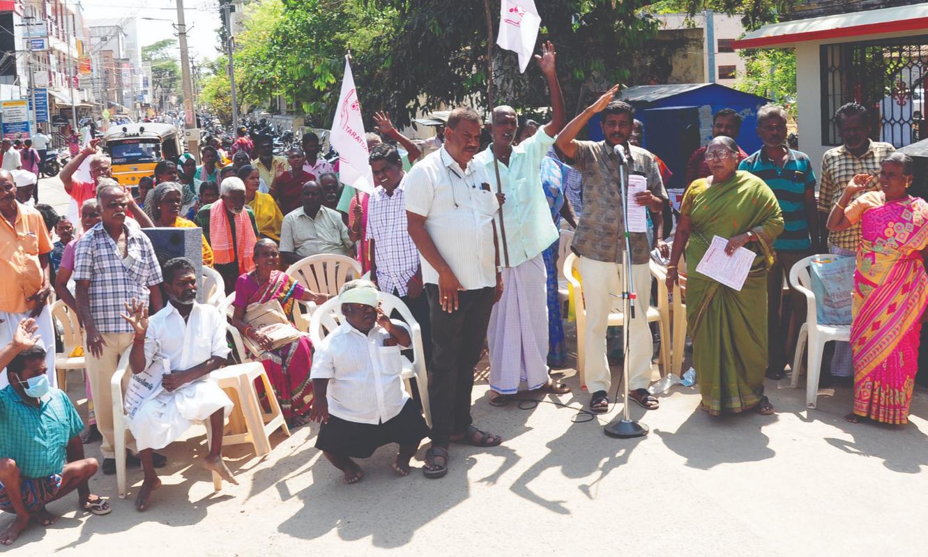 arpattam | உடுமலை தாலுகா அலுவலகம் முன் மாற்றுத்திறனாளிகள் ஆர்ப்பாட்டம்