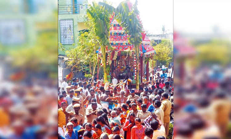 Tiruputkuzhi Vijayaragava Perumal Temple Chariot - Large number of ...