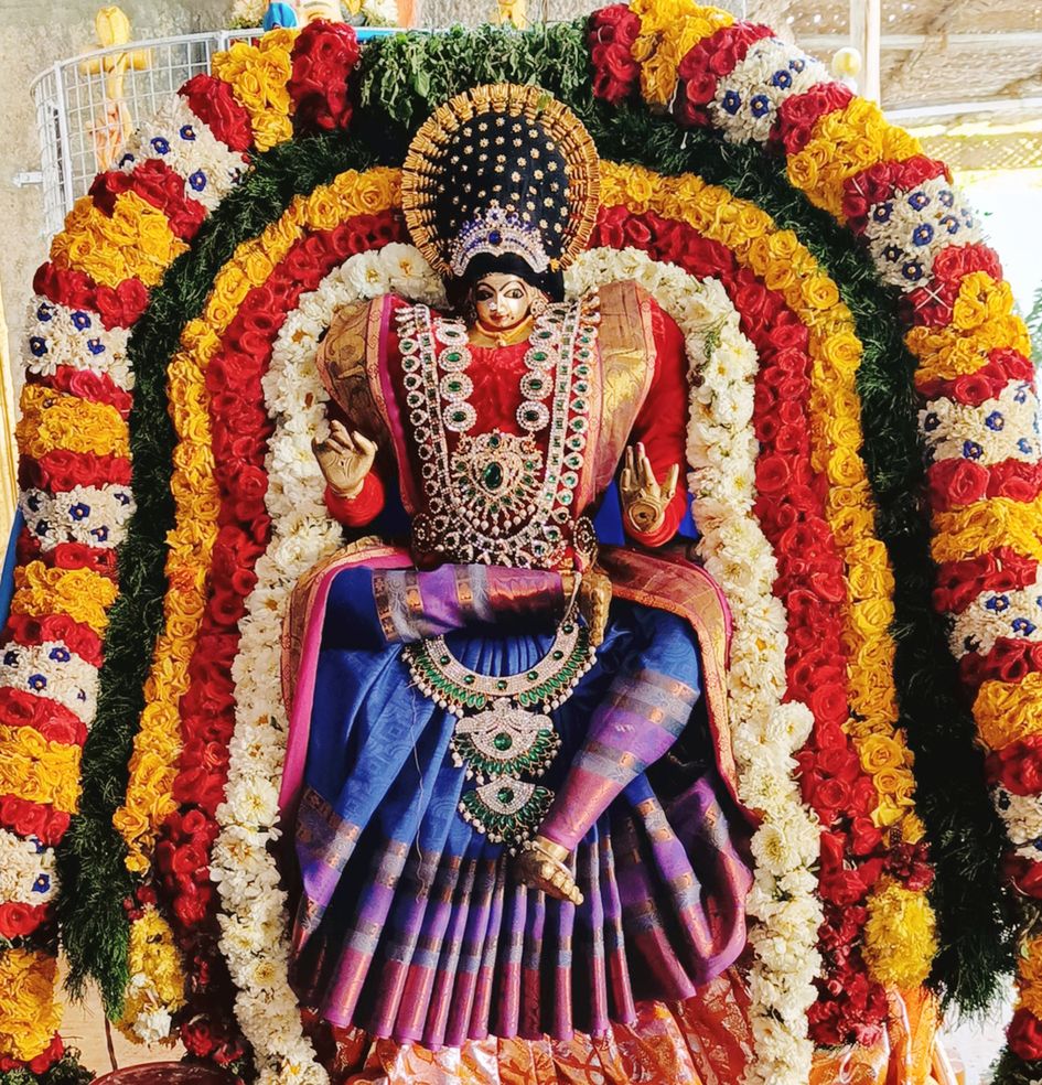Temple function starts | வடமதுரை மாரியம்மன் கோவிலில் பூச்சொரிதல் ...