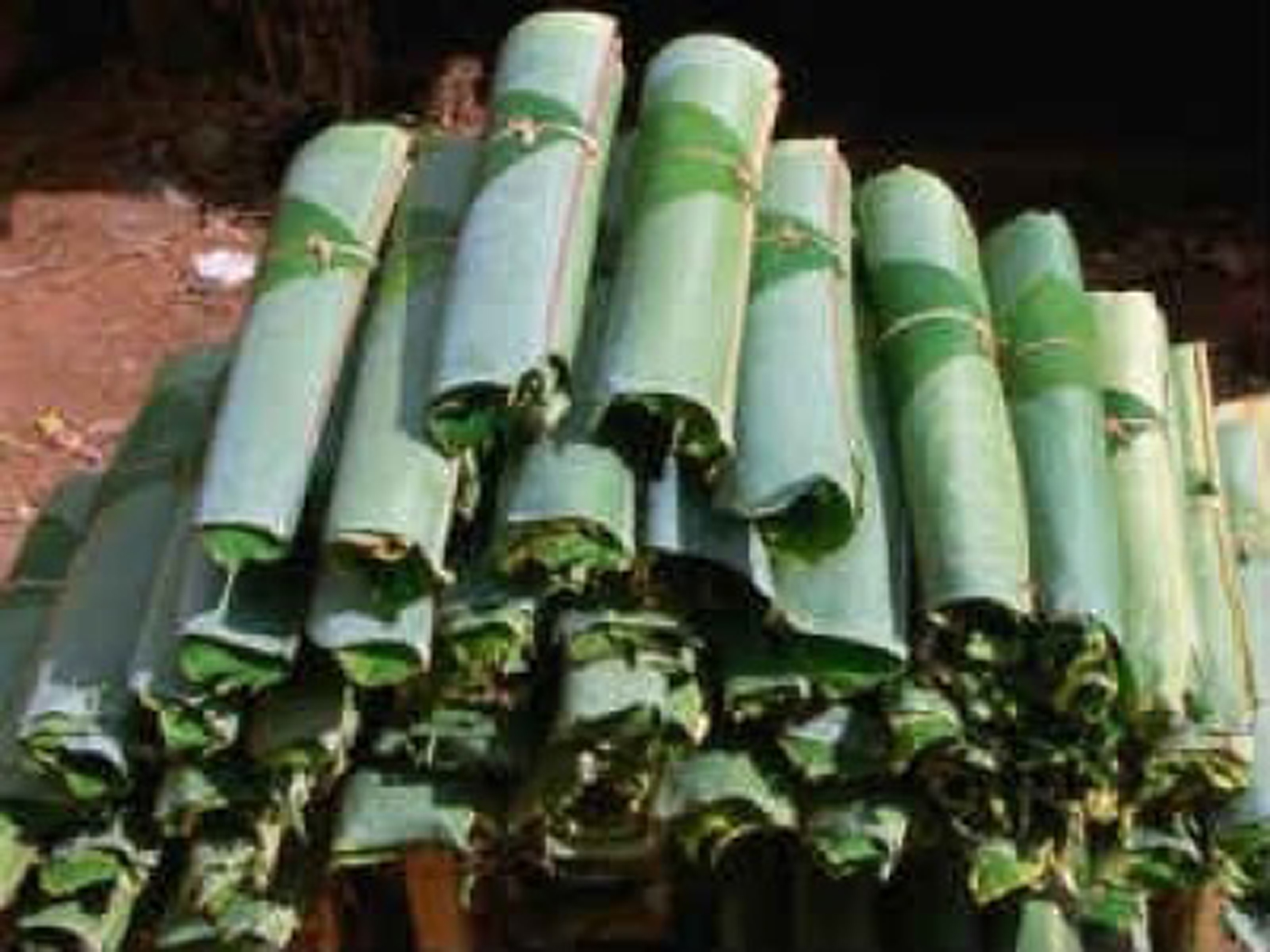 Price rise due to reduced supply: 100 banana leaf bundles sold at Rs.3 ...