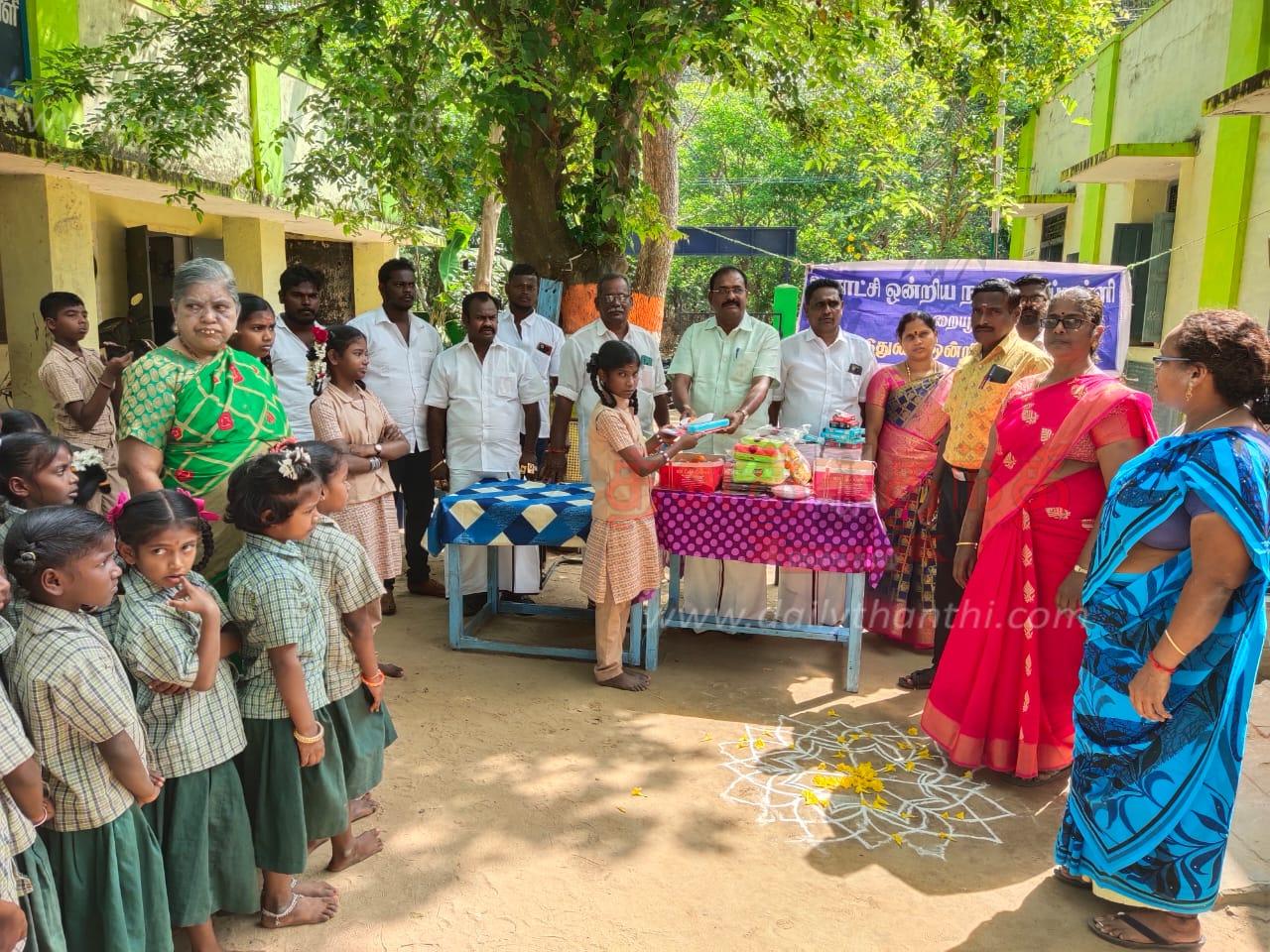 Note-books for students | மாணவ-மாணவிகளுக்கு நோட்டு-புத்தகங்கள்