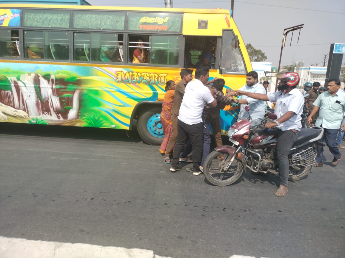 private bus driver. conductor attack as denadge person | வாலிபர் மீது ...