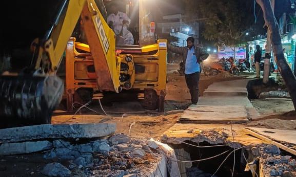 Intensity of work to remove and re-establish the broken new culvert ...